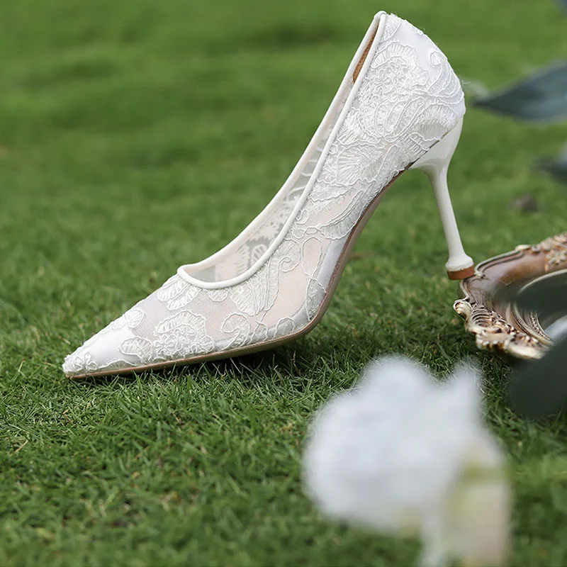 Fine Hvit Blonder Blomst Brudesko 2021 8 cm Stiletthæler Spisse Bryllup ...