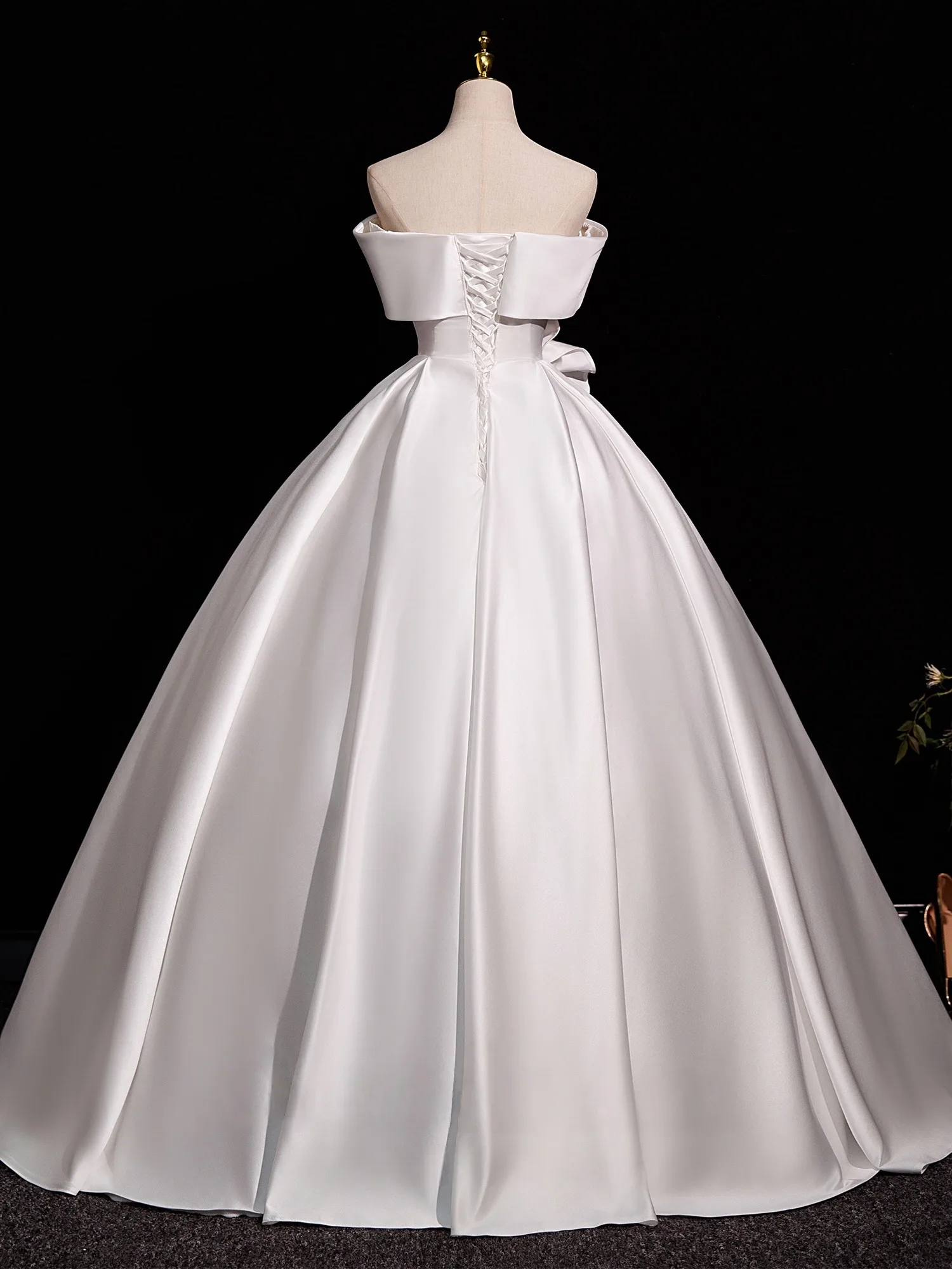 Eleganta Vita Satin Blomma Balklänningar 2025 Balklänning Av Axeln ...